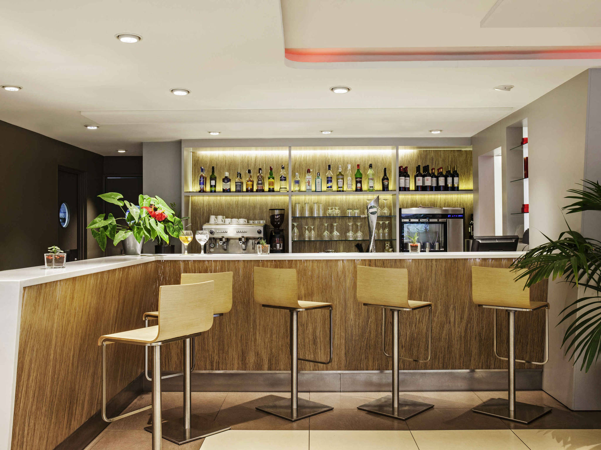 Book your economy ibis hotel in CORNELLÁ, near Barcelona - ALL