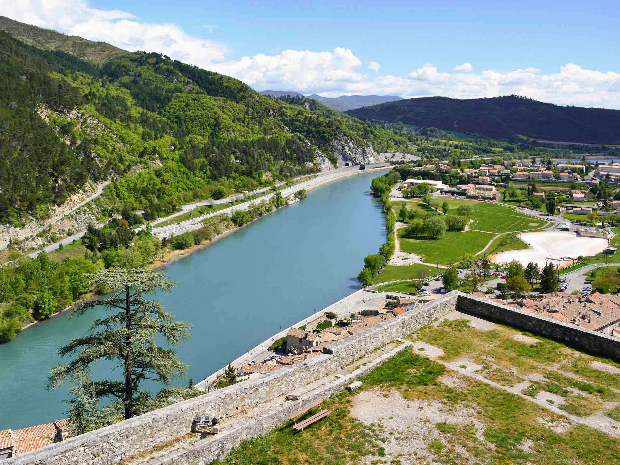 Sisteron, France - [4928 x 3264] : r/VillagePorn