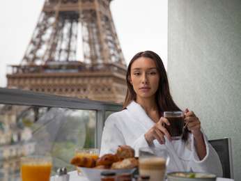 4-star hotel at the foot of the Eiffel Tower - Pullman Paris Tour ...