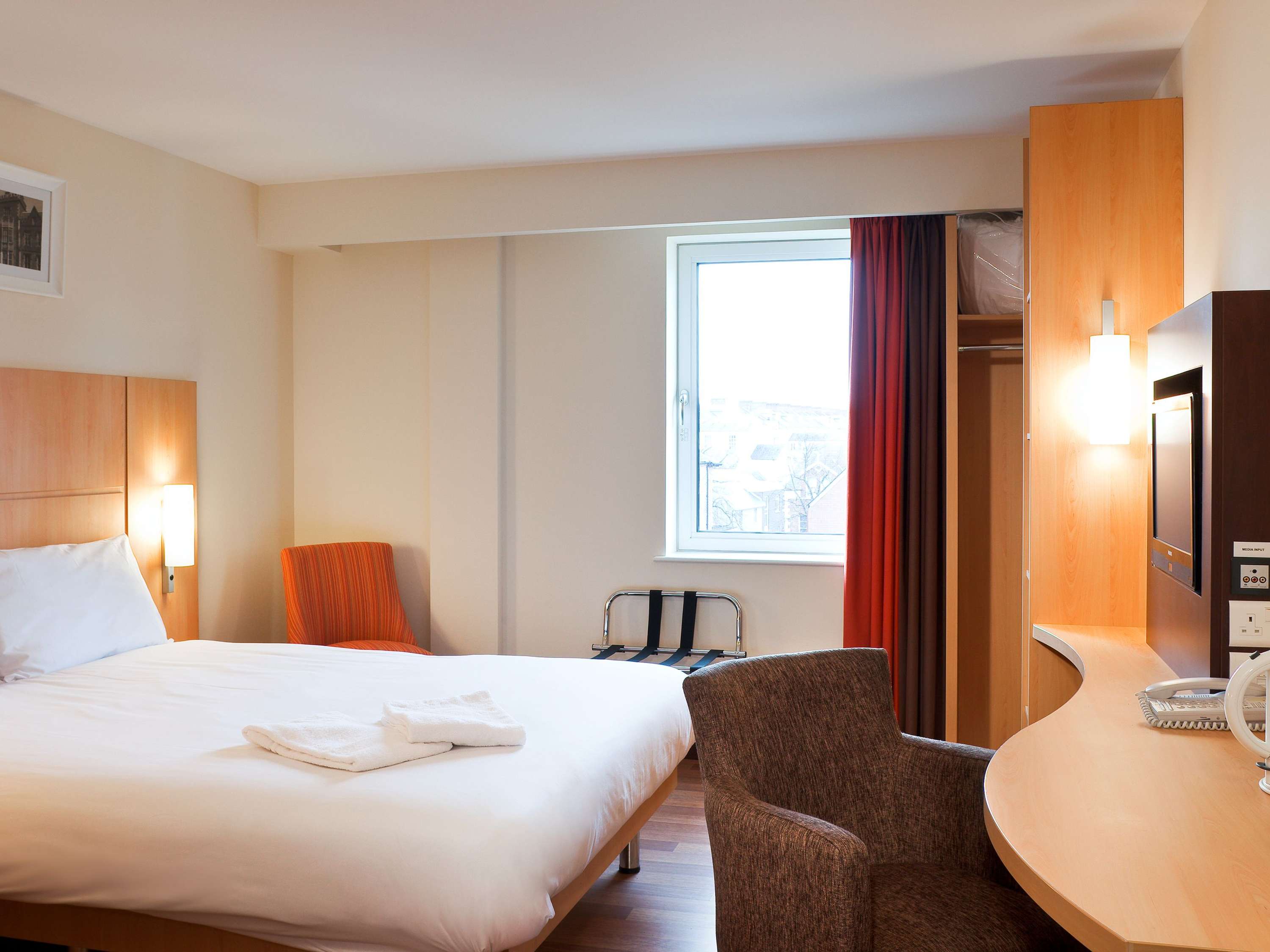 Ibis Belfast Queens Quarter | Comfortable Hotel in Belfast - ALL