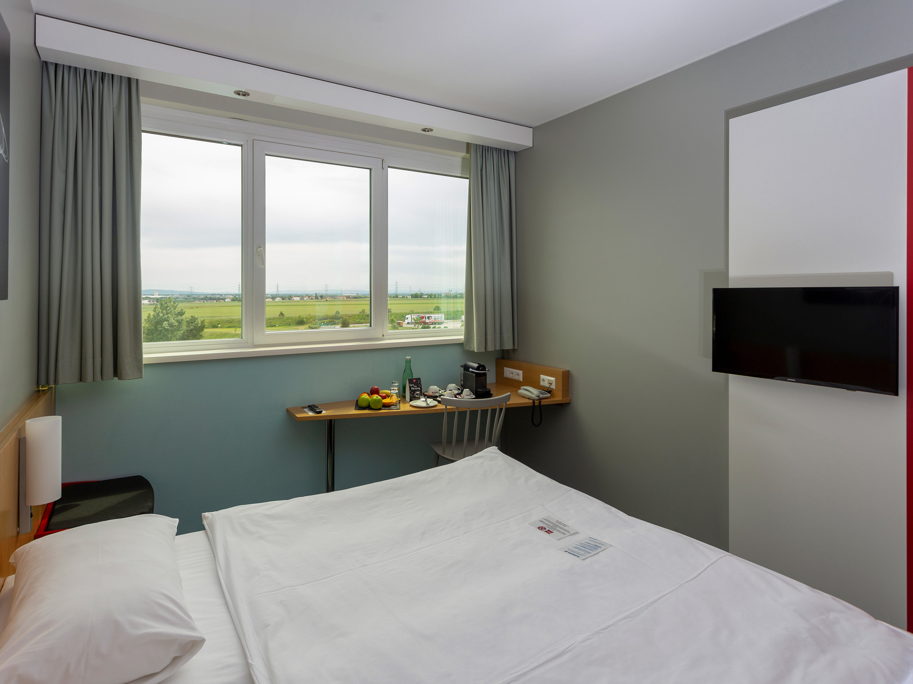 Economy Hotel Vienna Airport | ibis | LCAH - ALL