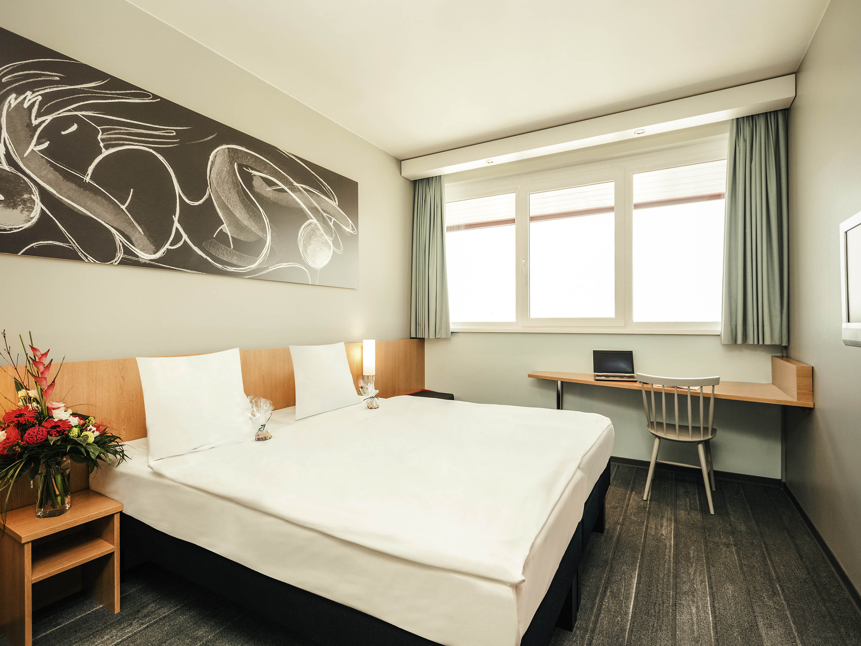 Economy Hotel Vienna Airport | ibis | LCAH - ALL