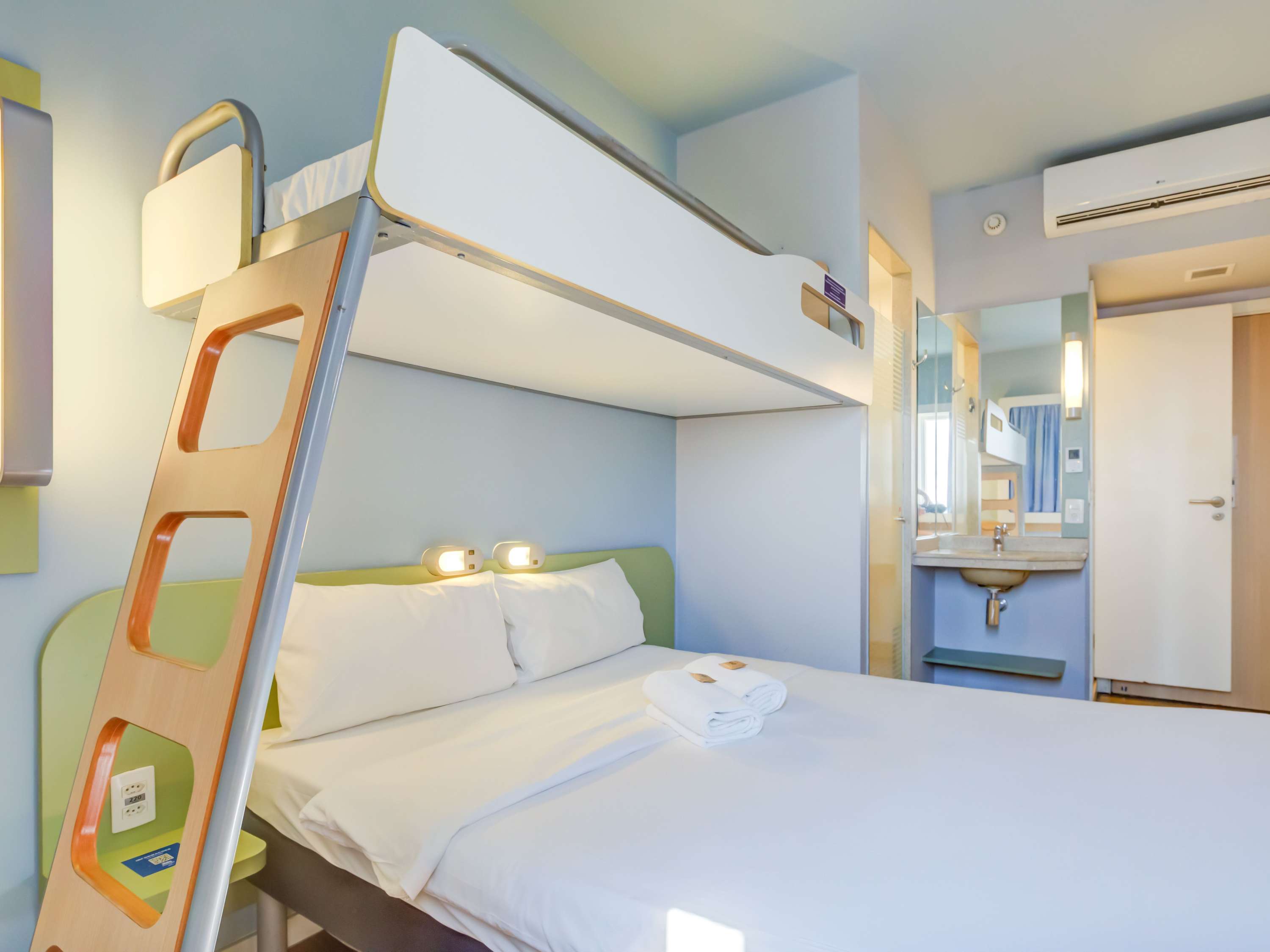 Cheap hotel in Rio de Janeiro - Ibis Budget RJ Nova America - ALL