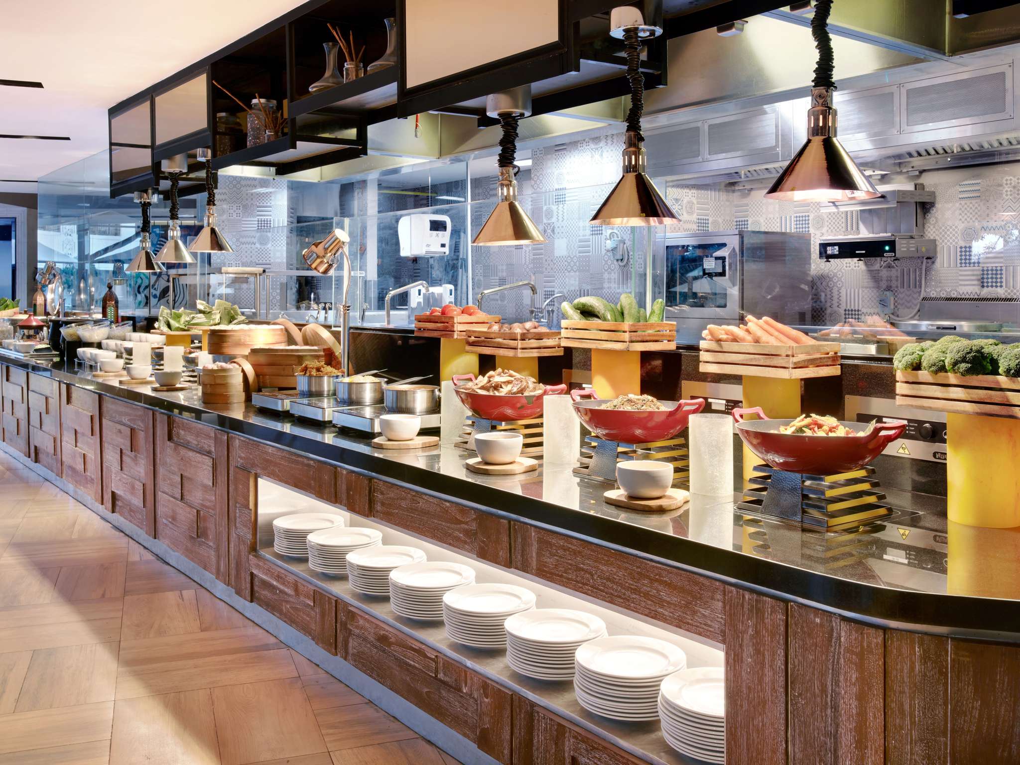 Resor Premium di Seminyak dengan Kolam Renang, Spa, dan Restoran Lokal ...