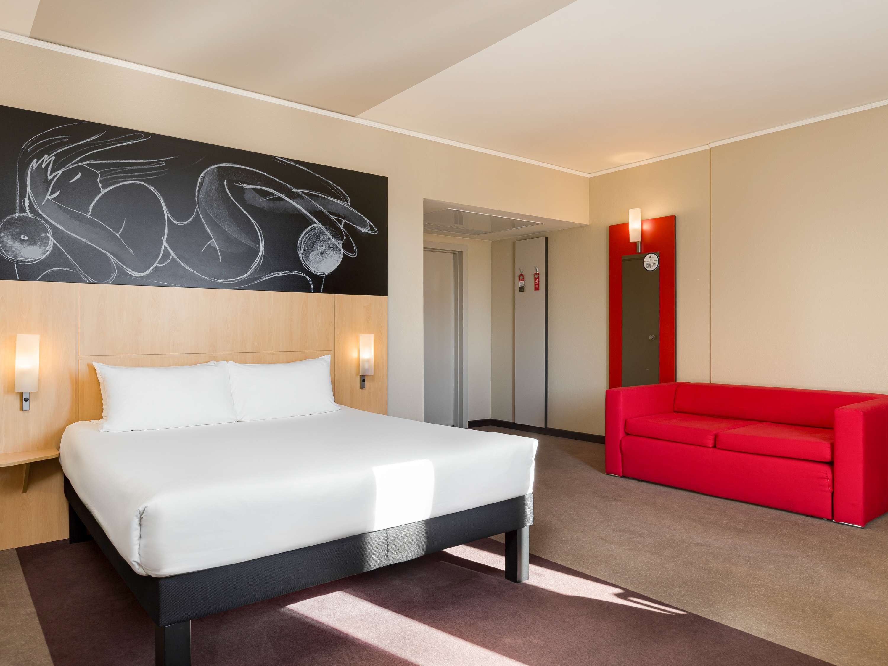 The ibis Kiev Train Station hotel in the center of the city - ALL