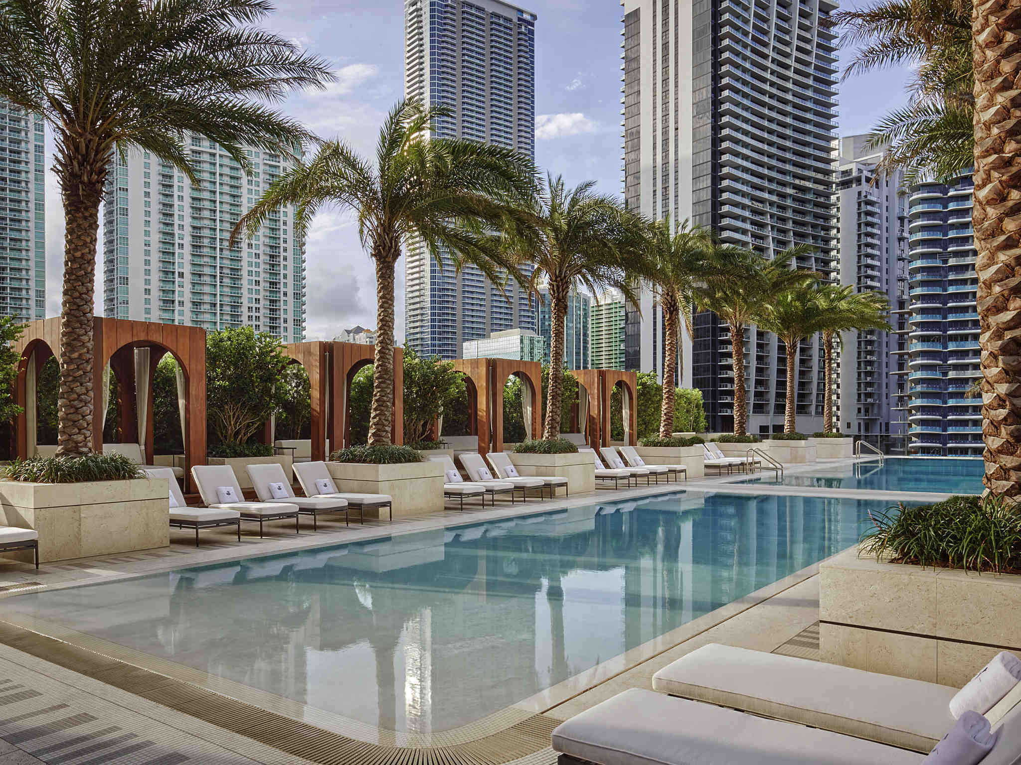 SLS LUX Brickell - ALL