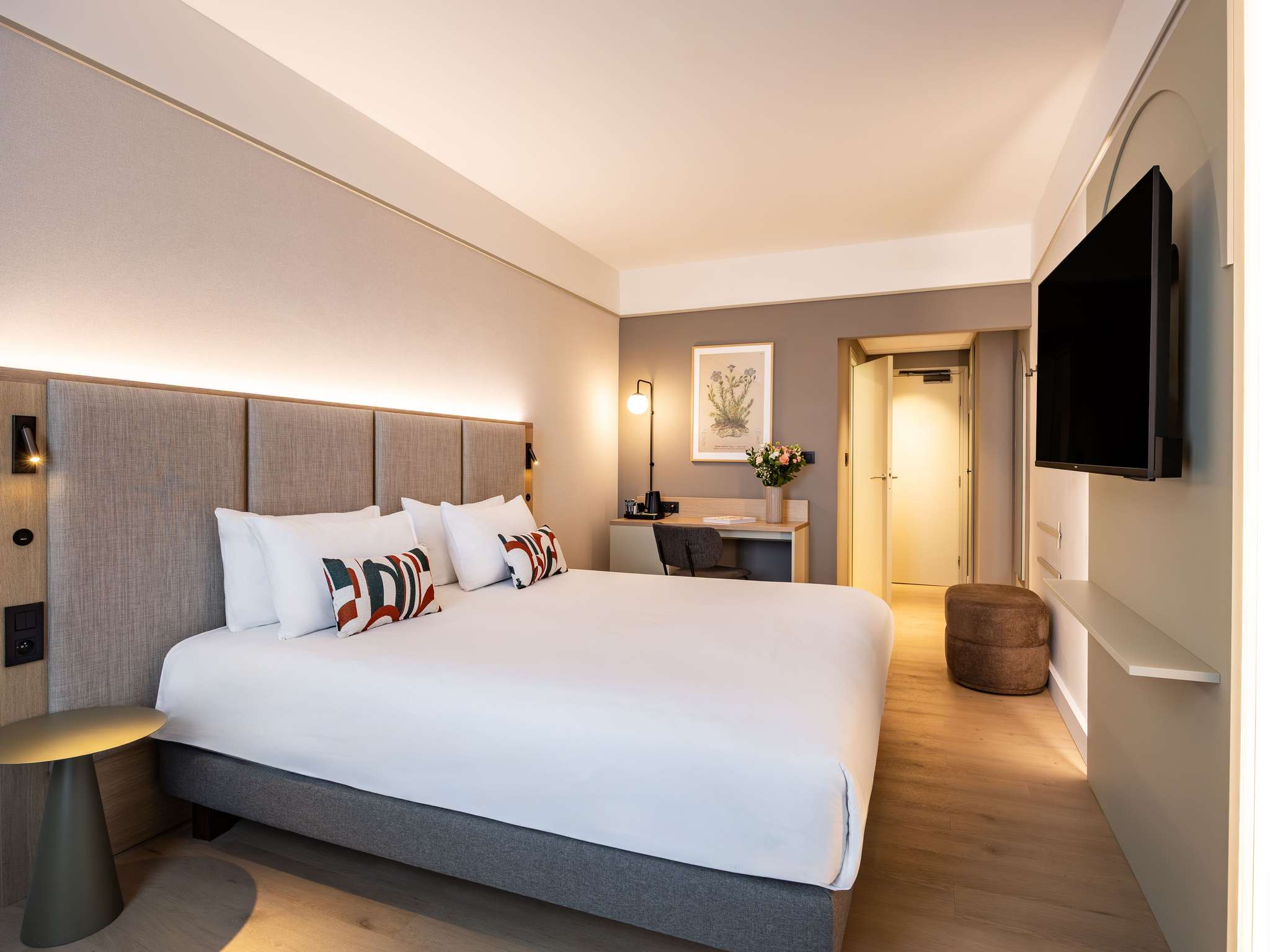 Mercure Liège City Centre: Next to river La Meuse - ALL