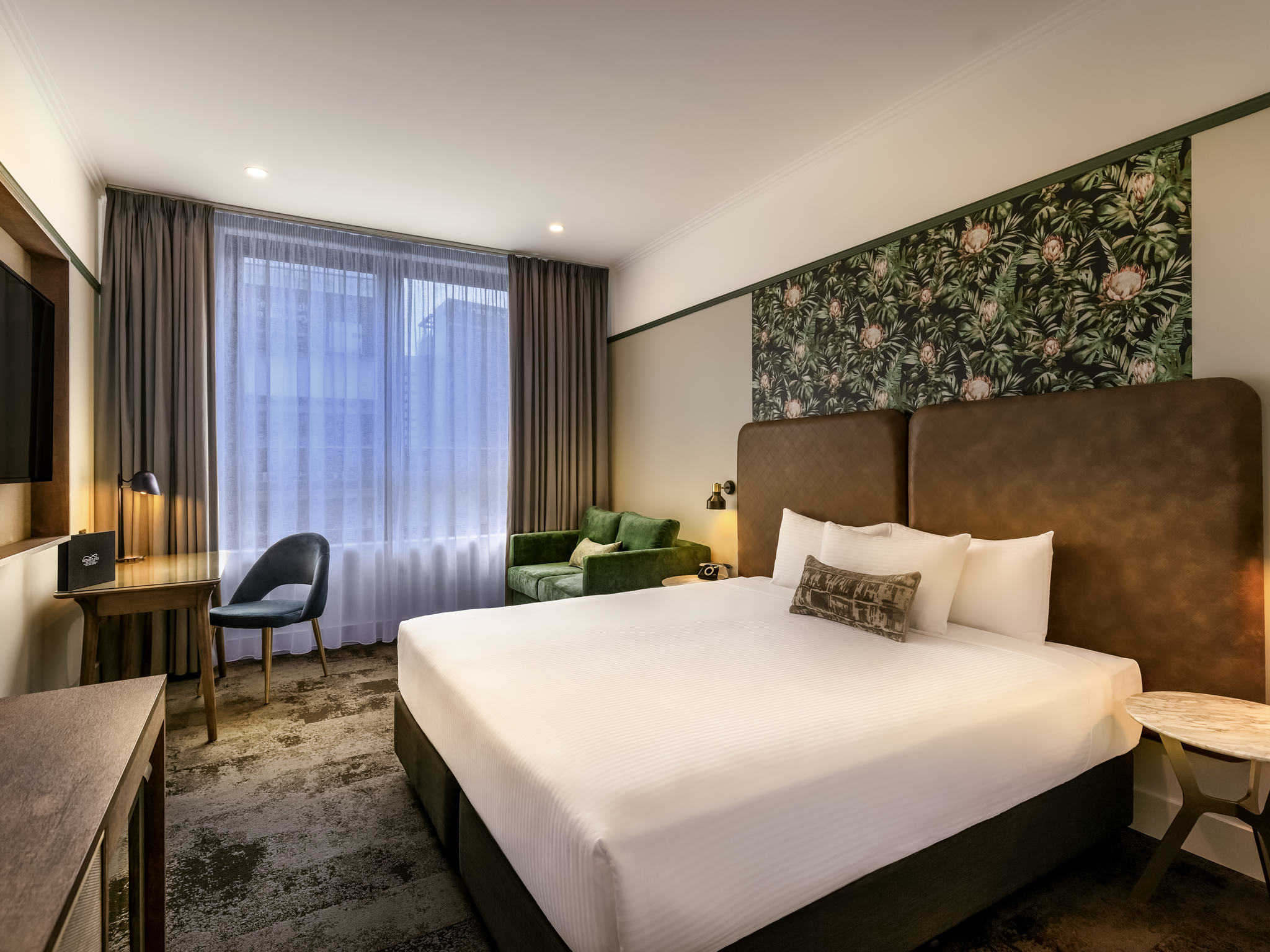 Batman's Hill on Collins - ALL